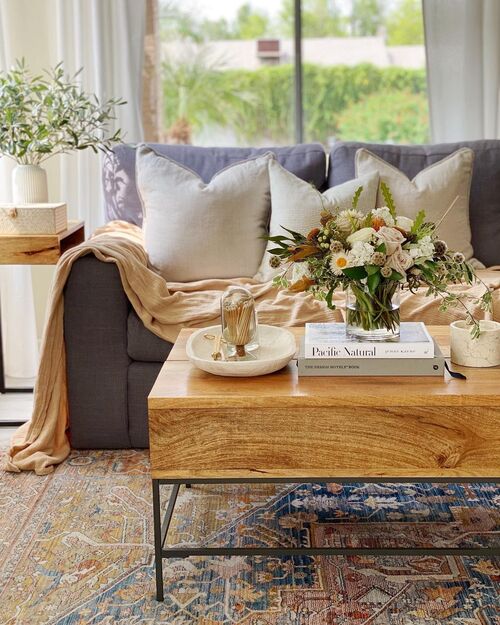 25 idées de décoration de table basse qui transformeront votre salon